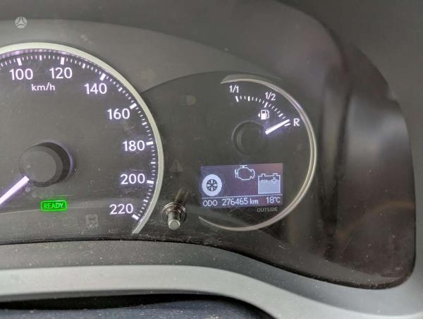 Black Lexus CT 200h 2011 in Vilnius, with an engine capacity of 1.80 L and mileage of 276 thousand km for 7600 €, photo 9 on AUTOMOTO.COM.LV