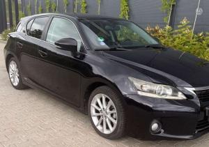 Black Lexus CT 200h 2011 in Vilnius, with an engine capacity of 1.80 L and mileage of 209 thousand km for 7999 €, photo 5 on AUTOMOTO.COM.LV