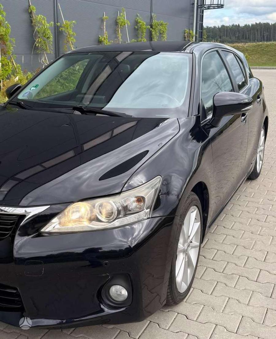 Black Lexus CT 200h 2011 in Vilnius, with an engine capacity of 1.80 L and mileage of 209 thousand km for 7999 €, photo 6 on AUTOMOTO.COM.LV