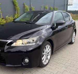 Black Lexus CT 200h 2011 in Vilnius, with an engine capacity of 1.80 L and mileage of 209 thousand km for 7999 €, photo 7 on AUTOMOTO.COM.LV