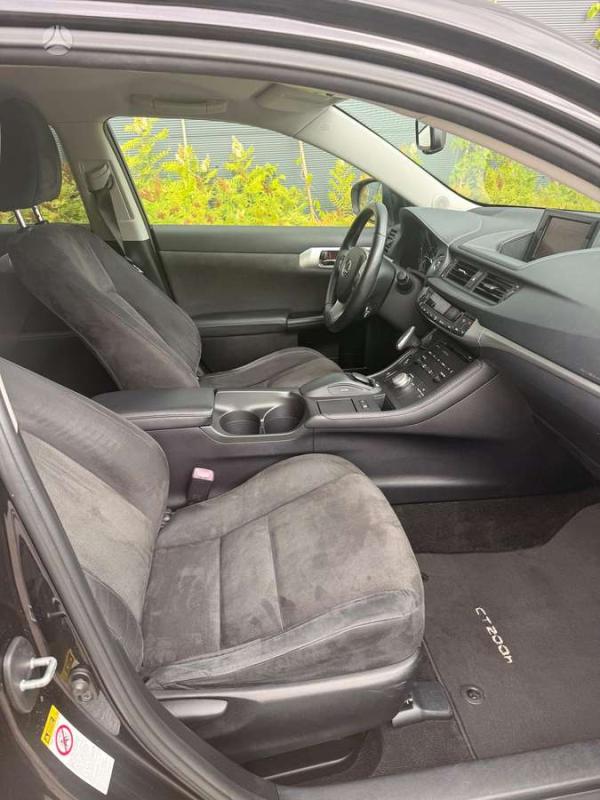 Black Lexus CT 200h 2011 in Vilnius, with an engine capacity of 1.80 L and mileage of 209 thousand km for 7999 €, photo 9 on AUTOMOTO.COM.LV