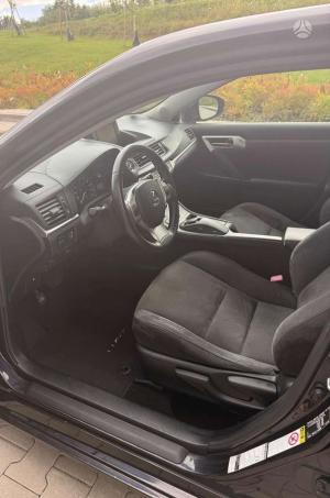Black Lexus CT 200h 2011 in Vilnius, with an engine capacity of 1.80 L and mileage of 209 thousand km for 7999 €, photo 12 on AUTOMOTO.COM.LV