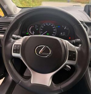 Black Lexus CT 200h 2011 in Vilnius, with an engine capacity of 1.80 L and mileage of 209 thousand km for 7999 €, photo 14 on AUTOMOTO.COM.LV