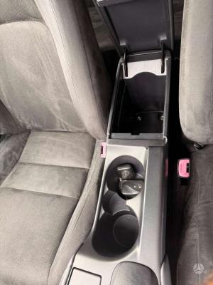 Black Lexus CT 200h 2011 in Vilnius, with an engine capacity of 1.80 L and mileage of 209 thousand km for 7999 €, photo 25 on AUTOMOTO.COM.LV