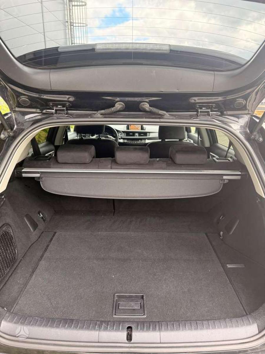 Black Lexus CT 200h 2011 in Vilnius, with an engine capacity of 1.80 L and mileage of 209 thousand km for 7999 €, photo 28 on AUTOMOTO.COM.LV