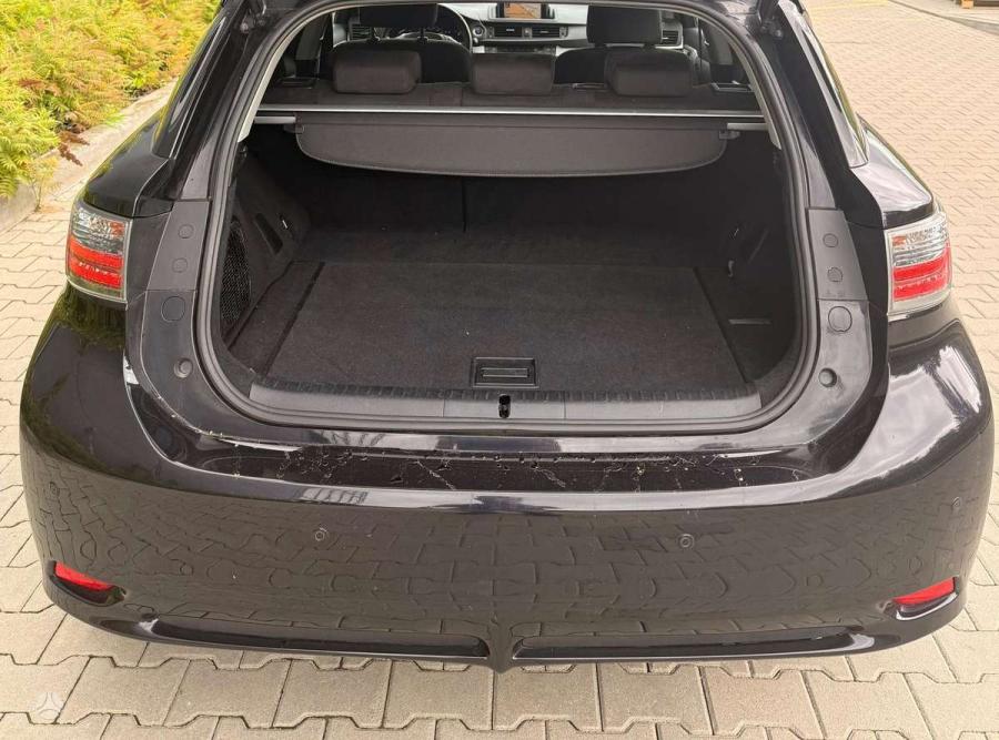 Black Lexus CT 200h 2011 in Vilnius, with an engine capacity of 1.80 L and mileage of 209 thousand km for 7999 €, photo 29 on AUTOMOTO.COM.LV