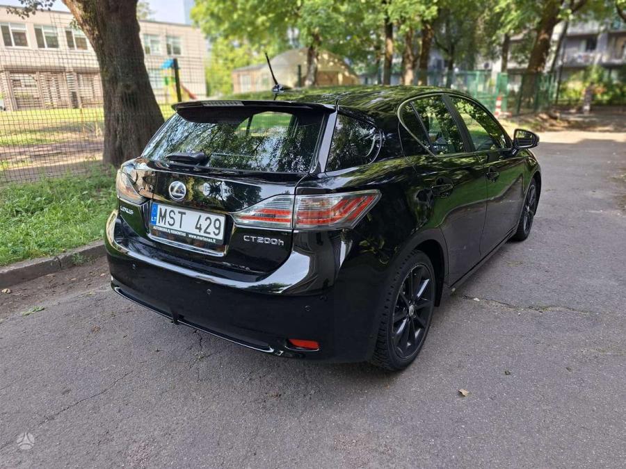 Melns Lexus CT 200h 2011 Viļņa, ar dzinēja tilpumu 1.80 L un nobraukumu 248 tūkst. km par 7300 €, foto 6 vietnē AUTOMOTO.COM.LV