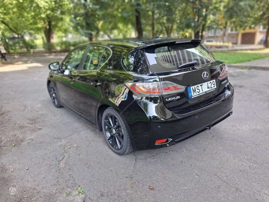 Melns Lexus CT 200h 2011 Viļņa, ar dzinēja tilpumu 1.80 L un nobraukumu 248 tūkst. km par 7300 €, foto 8 vietnē AUTOMOTO.COM.LV