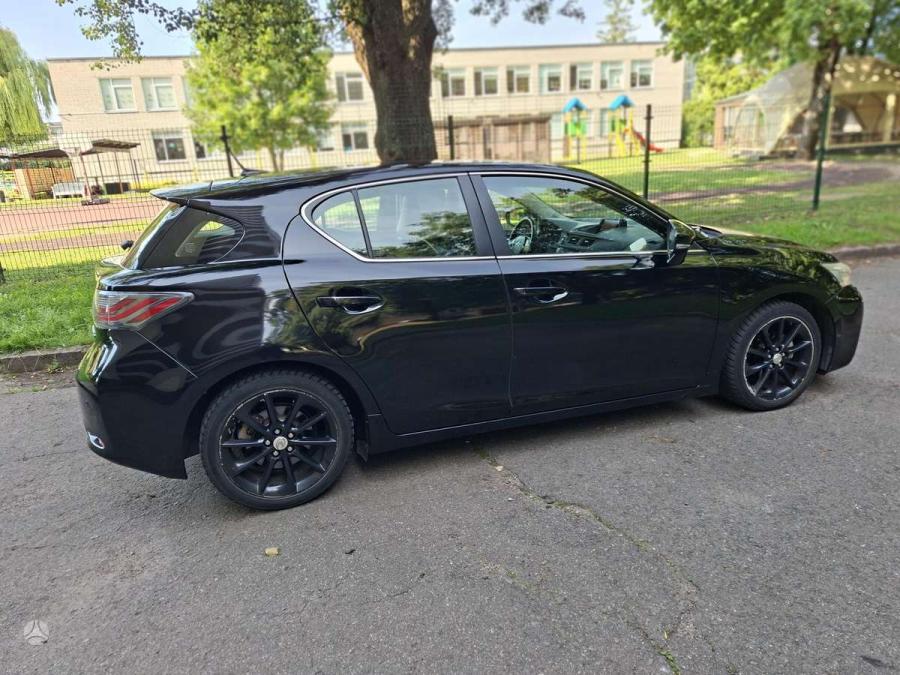 Melns Lexus CT 200h 2011 Viļņa, ar dzinēja tilpumu 1.80 L un nobraukumu 248 tūkst. km par 7300 €, foto 9 vietnē AUTOMOTO.COM.LV