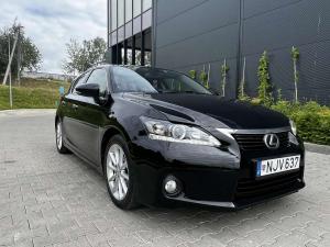Melns Lexus CT 200h 2011 Viļņa, ar dzinēja tilpumu 1.80 L un nobraukumu 264 tūkst. km par 7999 €, foto  vietnē AUTOMOTO.COM.LV
