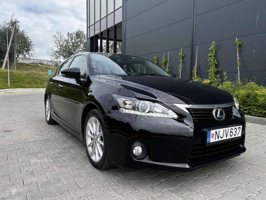 Melns Lexus CT 200h 2011 Viļņa, ar dzinēja tilpumu 1.80 L un nobraukumu 264 tūkst. km par 7999 €, foto 1 vietnē AUTOMOTO.COM.LV