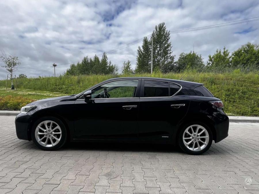 Melns Lexus CT 200h 2011 Viļņa, ar dzinēja tilpumu 1.80 L un nobraukumu 264 tūkst. km par 7999 €, foto 5 vietnē AUTOMOTO.COM.LV