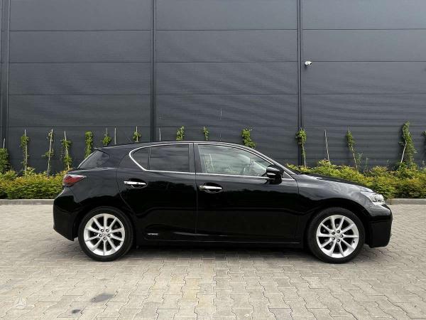 Melns Lexus CT 200h 2011 Viļņa, ar dzinēja tilpumu 1.80 L un nobraukumu 264 tūkst. km par 7999 €, foto 5 vietnē AUTOMOTO.COM.LV