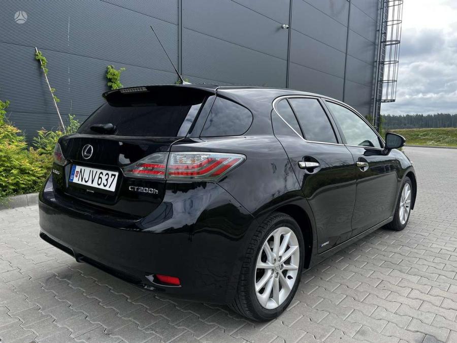 Melns Lexus CT 200h 2011 Viļņa, ar dzinēja tilpumu 1.80 L un nobraukumu 264 tūkst. km par 7999 €, foto 7 vietnē AUTOMOTO.COM.LV