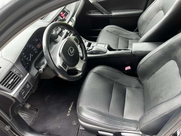 Melns Lexus CT 200h 2011 Viļņa, ar dzinēja tilpumu 1.80 L un nobraukumu 264 tūkst. km par 7999 €, foto 9 vietnē AUTOMOTO.COM.LV