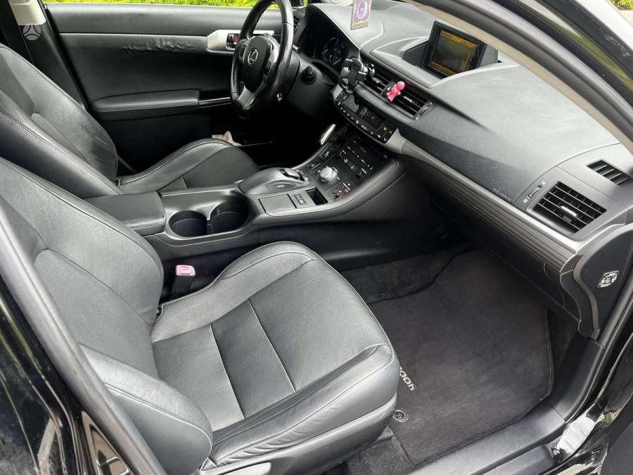 Melns Lexus CT 200h 2011 Viļņa, ar dzinēja tilpumu 1.80 L un nobraukumu 264 tūkst. km par 7999 €, foto 12 vietnē AUTOMOTO.COM.LV