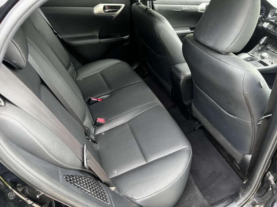 Melns Lexus CT 200h 2011 Viļņa, ar dzinēja tilpumu 1.80 L un nobraukumu 264 tūkst. km par 7999 €, foto 13 vietnē AUTOMOTO.COM.LV