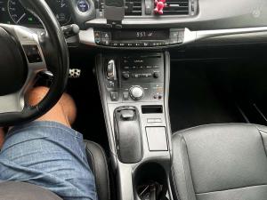 Melns Lexus CT 200h 2011 Viļņa, ar dzinēja tilpumu 1.80 L un nobraukumu 264 tūkst. km par 7999 €, foto 18 vietnē AUTOMOTO.COM.LV