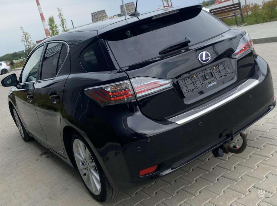 Black Lexus CT 200h 2011 in Vilnius, with an engine capacity of 1.80 L and mileage of 193 thousand km for 7999 €, photo 1 on AUTOMOTO.COM.LV