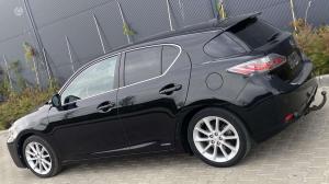 Black Lexus CT 200h 2011 in Vilnius, with an engine capacity of 1.80 L and mileage of 193 thousand km for 7999 €, photo 3 on AUTOMOTO.COM.LV