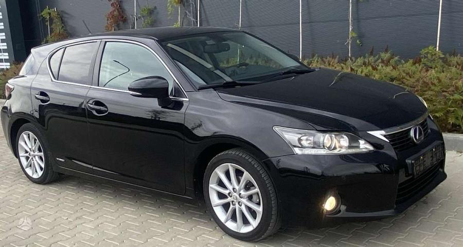 Black Lexus CT 200h 2011 in Vilnius, with an engine capacity of 1.80 L and mileage of 193 thousand km for 7999 €, photo 7 on AUTOMOTO.COM.LV