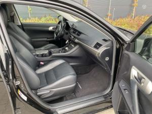 Black Lexus CT 200h 2011 in Vilnius, with an engine capacity of 1.80 L and mileage of 193 thousand km for 7999 €, photo 11 on AUTOMOTO.COM.LV