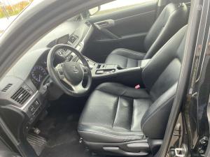 Black Lexus CT 200h 2011 in Vilnius, with an engine capacity of 1.80 L and mileage of 193 thousand km for 7999 €, photo 12 on AUTOMOTO.COM.LV