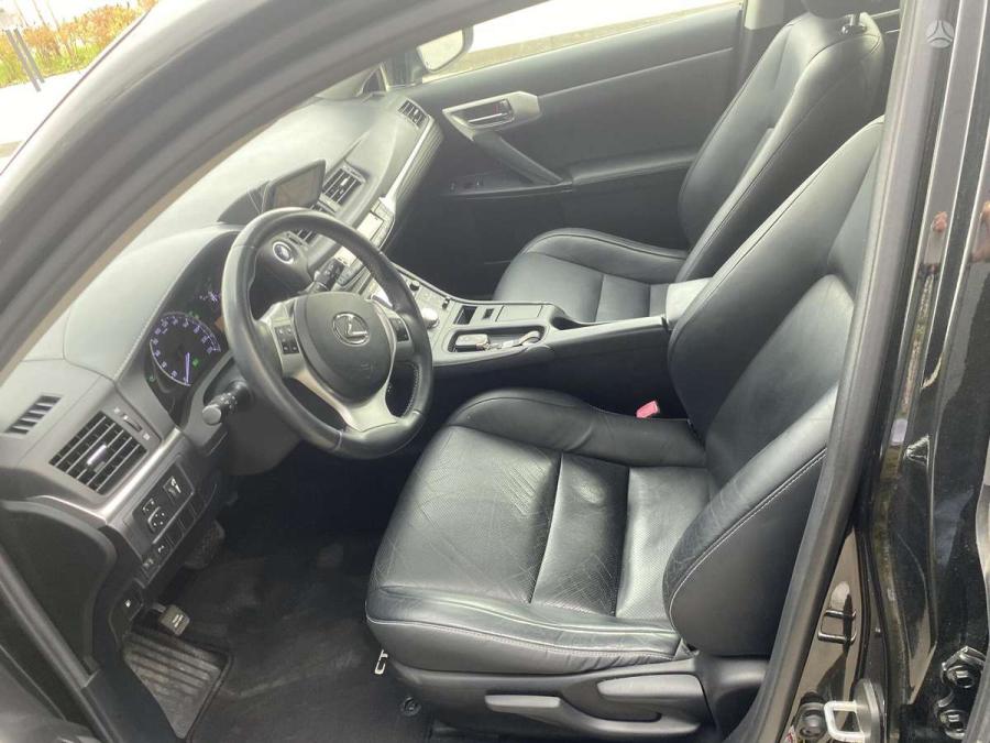 Black Lexus CT 200h 2011 in Vilnius, with an engine capacity of 1.80 L and mileage of 193 thousand km for 7999 €, photo 12 on AUTOMOTO.COM.LV