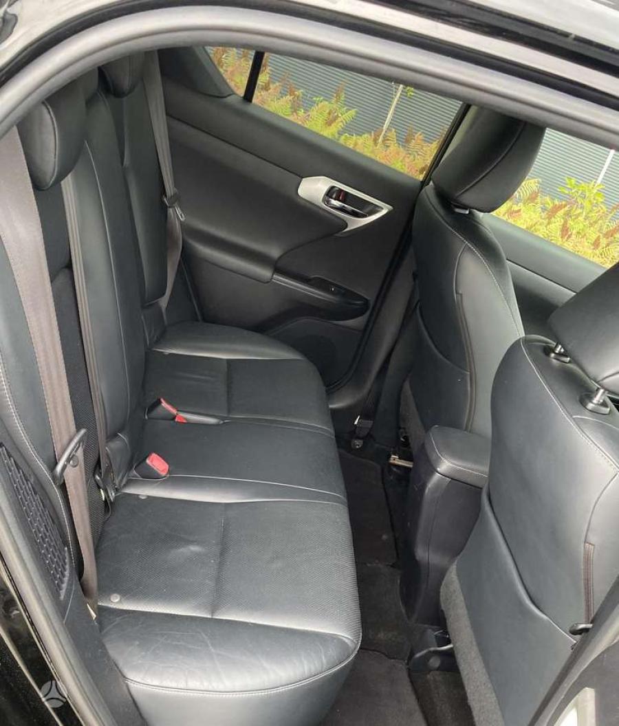 Black Lexus CT 200h 2011 in Vilnius, with an engine capacity of 1.80 L and mileage of 193 thousand km for 7999 €, photo 15 on AUTOMOTO.COM.LV