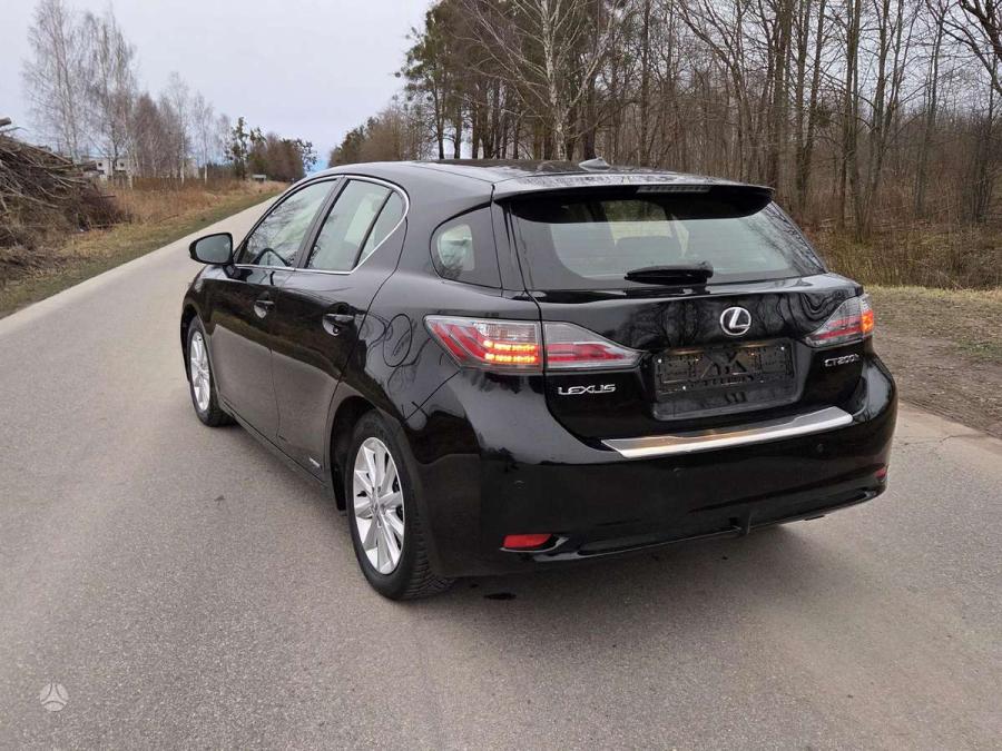 Melns Lexus CT 200h 2012 Kauņa, ar dzinēja tilpumu 1.80 L un nobraukumu 255 tūkst. km par 7999 €, foto 6 vietnē AUTOMOTO.COM.LV