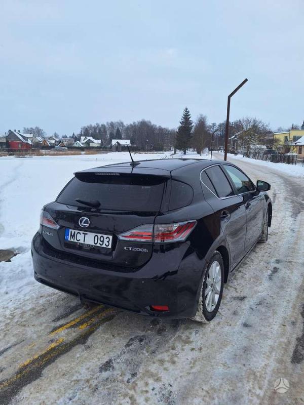 Melns Lexus CT 200h 2012 Raseiniai, ar dzinēja tilpumu 1.80 L un nobraukumu 264 tūkst. km par 8500 €, foto 5 vietnē AUTOMOTO.COM.LV