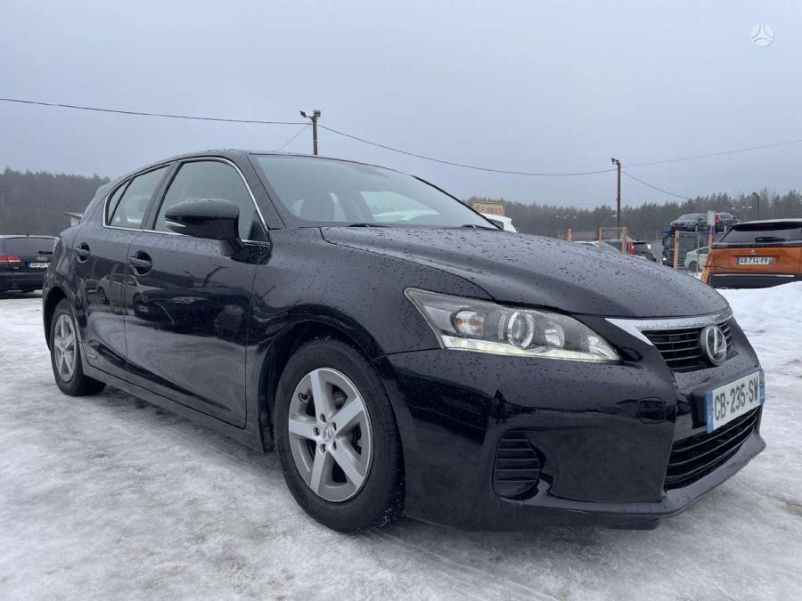 Black Lexus CT 200h 2012 in Vilnius, with an engine capacity of 1.80 L and mileage of 219 thousand km for 7750 €, photo 1 on AUTOMOTO.COM.LV