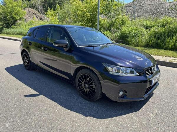 Black Lexus CT 200h 2012 in Vilnius, with an engine capacity of 1.80 L and mileage of 280 thousand km for 8500 €, photo 6 on AUTOMOTO.COM.LV