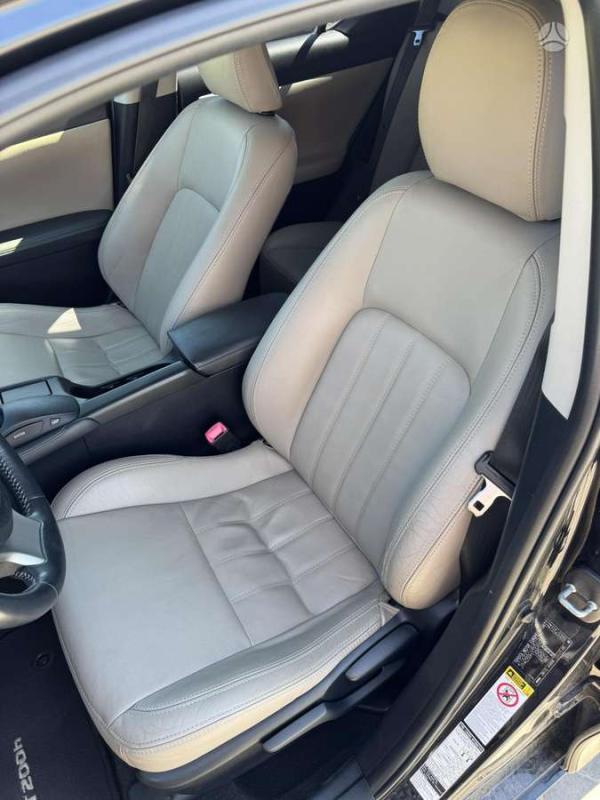 Black Lexus CT 200h 2012 in Vilnius, with an engine capacity of 1.80 L and mileage of 280 thousand km for 8500 €, photo 8 on AUTOMOTO.COM.LV