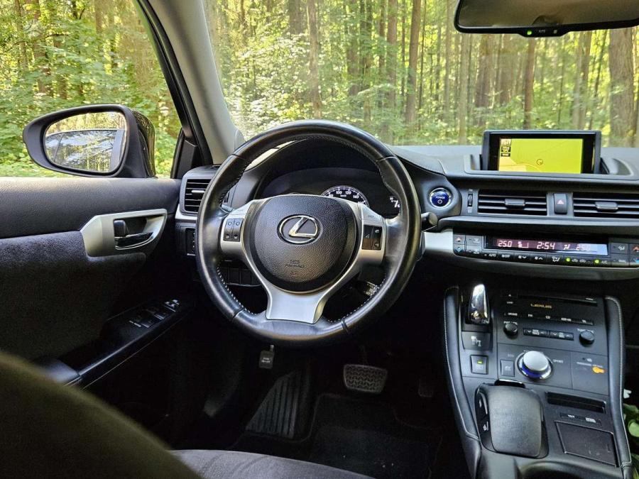 Черный Лексус CT 200h 2012 в Каунас, объемом двигателя 1.80 л и пробегом 234 тыс. км за 8750 €, фото 9 на AUTOMOTO.COM.LV