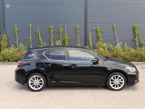 Black Lexus CT 200h 2012 in Vilnius, with an engine capacity of 1.80 L and mileage of 215 thousand km for 10500 €, photo 5 on AUTOMOTO.COM.LV