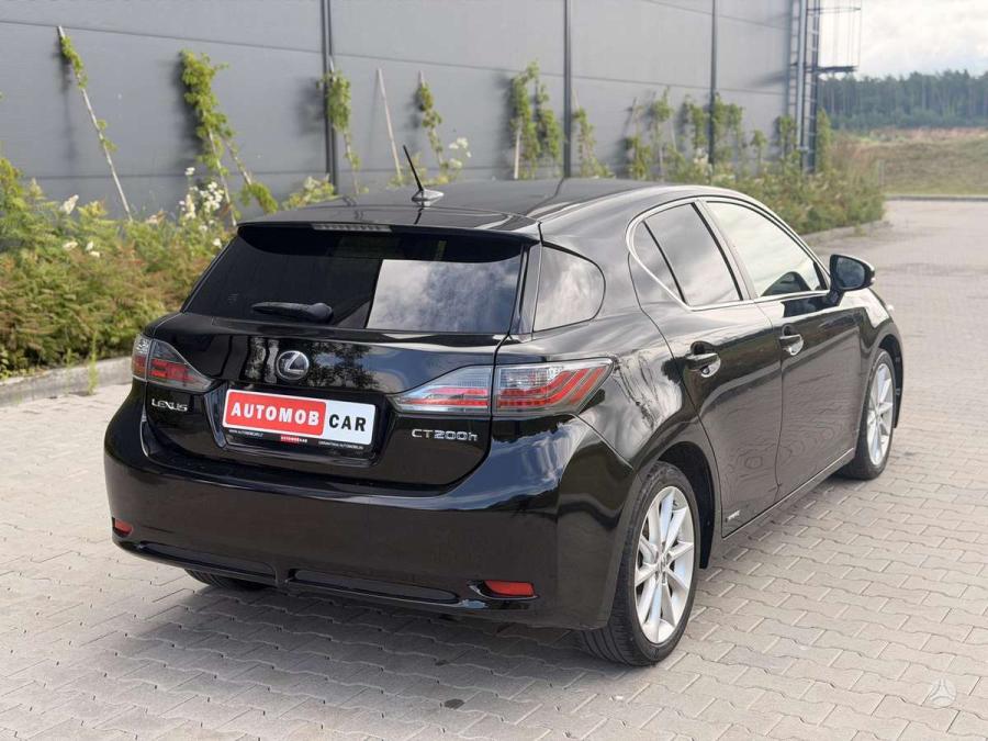 Black Lexus CT 200h 2012 in Vilnius, with an engine capacity of 1.80 L and mileage of 215 thousand km for 10500 €, photo 6 on AUTOMOTO.COM.LV