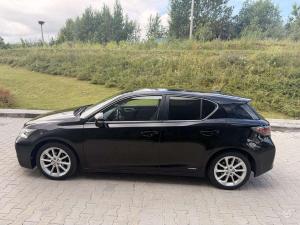 Black Lexus CT 200h 2012 in Vilnius, with an engine capacity of 1.80 L and mileage of 215 thousand km for 10500 €, photo 9 on AUTOMOTO.COM.LV