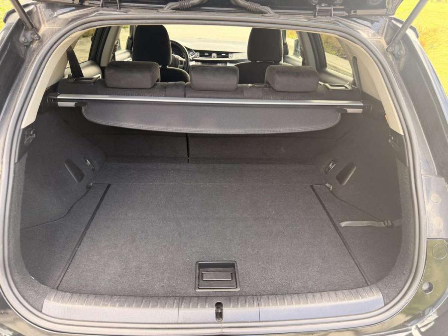 Black Lexus CT 200h 2012 in Vilnius, with an engine capacity of 1.80 L and mileage of 215 thousand km for 10500 €, photo 17 on AUTOMOTO.COM.LV