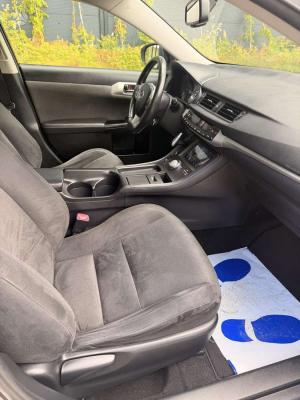 Black Lexus CT 200h 2012 in Vilnius, with an engine capacity of 1.80 L and mileage of 215 thousand km for 10500 €, photo 20 on AUTOMOTO.COM.LV