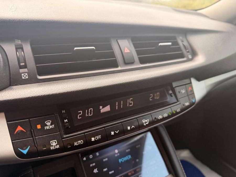 Black Lexus CT 200h 2012 in Vilnius, with an engine capacity of 1.80 L and mileage of 215 thousand km for 10500 €, photo 25 on AUTOMOTO.COM.LV