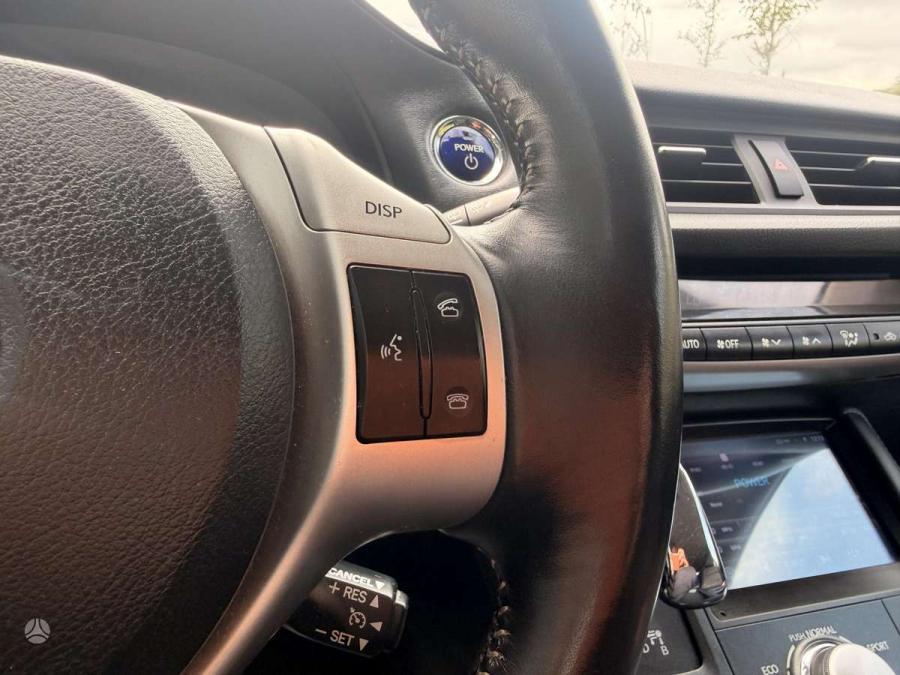 Black Lexus CT 200h 2012 in Vilnius, with an engine capacity of 1.80 L and mileage of 215 thousand km for 10500 €, photo 28 on AUTOMOTO.COM.LV