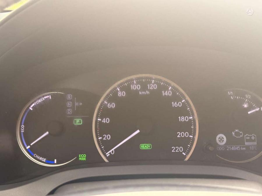 Black Lexus CT 200h 2012 in Vilnius, with an engine capacity of 1.80 L and mileage of 215 thousand km for 10500 €, photo 30 on AUTOMOTO.COM.LV