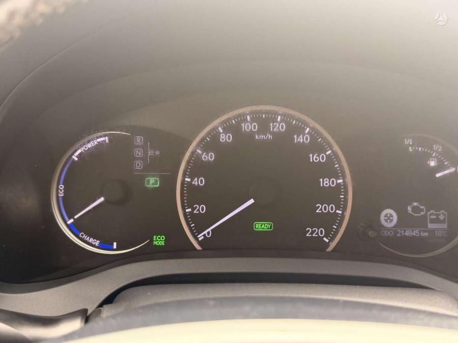 Black Lexus CT 200h 2012 in Vilnius, with an engine capacity of 1.80 L and mileage of 215 thousand km for 10500 €, photo 31 on AUTOMOTO.COM.LV