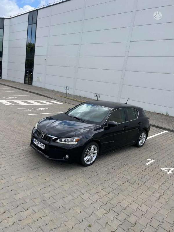 Black Lexus CT 200h 2012 in Kaunas, with an engine capacity of 1.80 L and mileage of 164 thousand km for 8300 €, photo 1 on AUTOMOTO.COM.LV