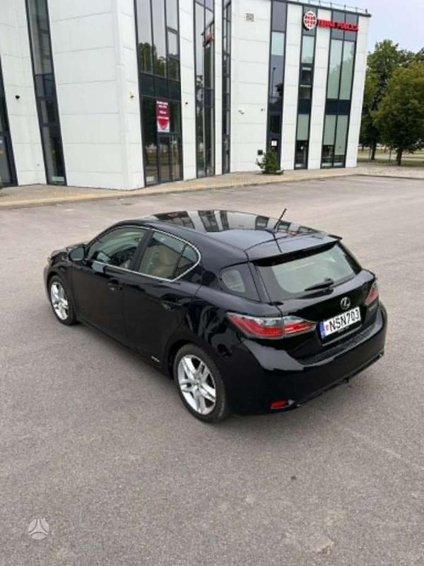 Black Lexus CT 200h 2012 in Kaunas, with an engine capacity of 1.80 L and mileage of 164 thousand km for 8300 €, photo 3 on AUTOMOTO.COM.LV