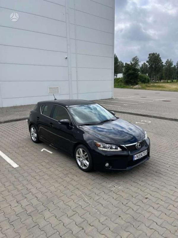Black Lexus CT 200h 2012 in Kaunas, with an engine capacity of 1.80 L and mileage of 164 thousand km for 8300 €, photo 4 on AUTOMOTO.COM.LV