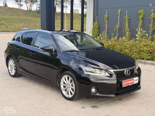Melns Lexus CT 200h 2012 Viļņa, ar dzinēja tilpumu 1.80 L un nobraukumu 215 tūkst. km par 10500 €, foto 3 vietnē AUTOMOTO.COM.LV