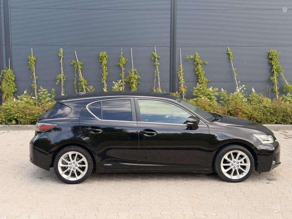 Melns Lexus CT 200h 2012 Viļņa, ar dzinēja tilpumu 1.80 L un nobraukumu 215 tūkst. km par 10500 €, foto 4 vietnē AUTOMOTO.COM.LV