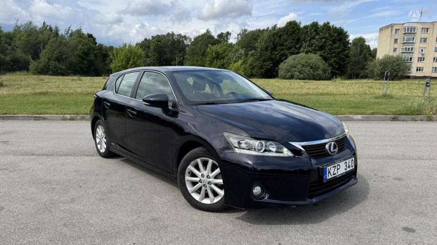 Melns Lexus CT 200h 2012 Viļņa, ar dzinēja tilpumu 1.80 L un nobraukumu 210 tūkst. km par 9300 €, foto 4 vietnē AUTOMOTO.COM.LV